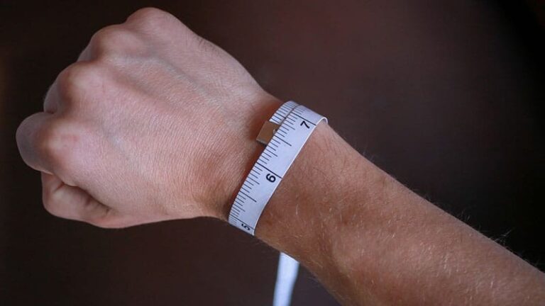 How Big Is the 40mm Apple Watch? - DeviceMAG