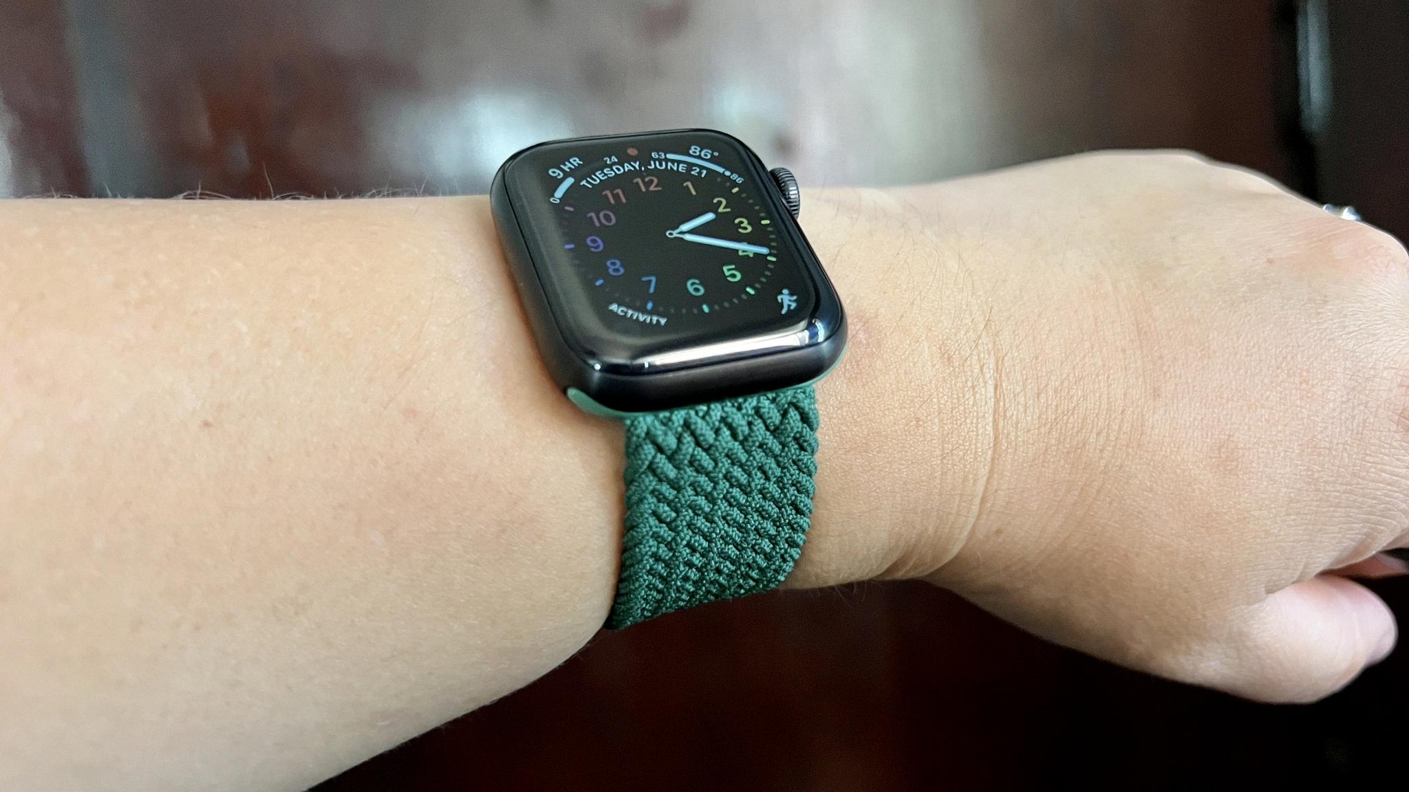 How to Shrink Your Apple Watch's Braided Solo Loop Band? - DeviceMAG