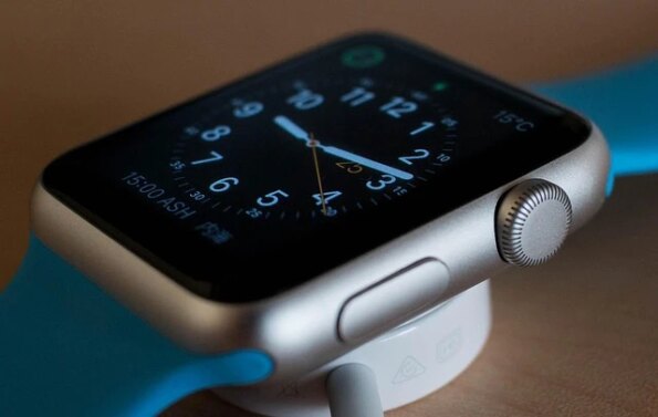 How Nightstand Mode Keeps Your Apple Watch Display Always On - DeviceMAG