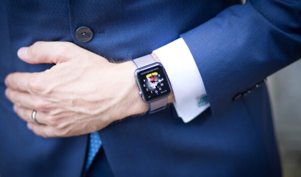 How to Use a Smartwatch Without a Phone? - DeviceMAG